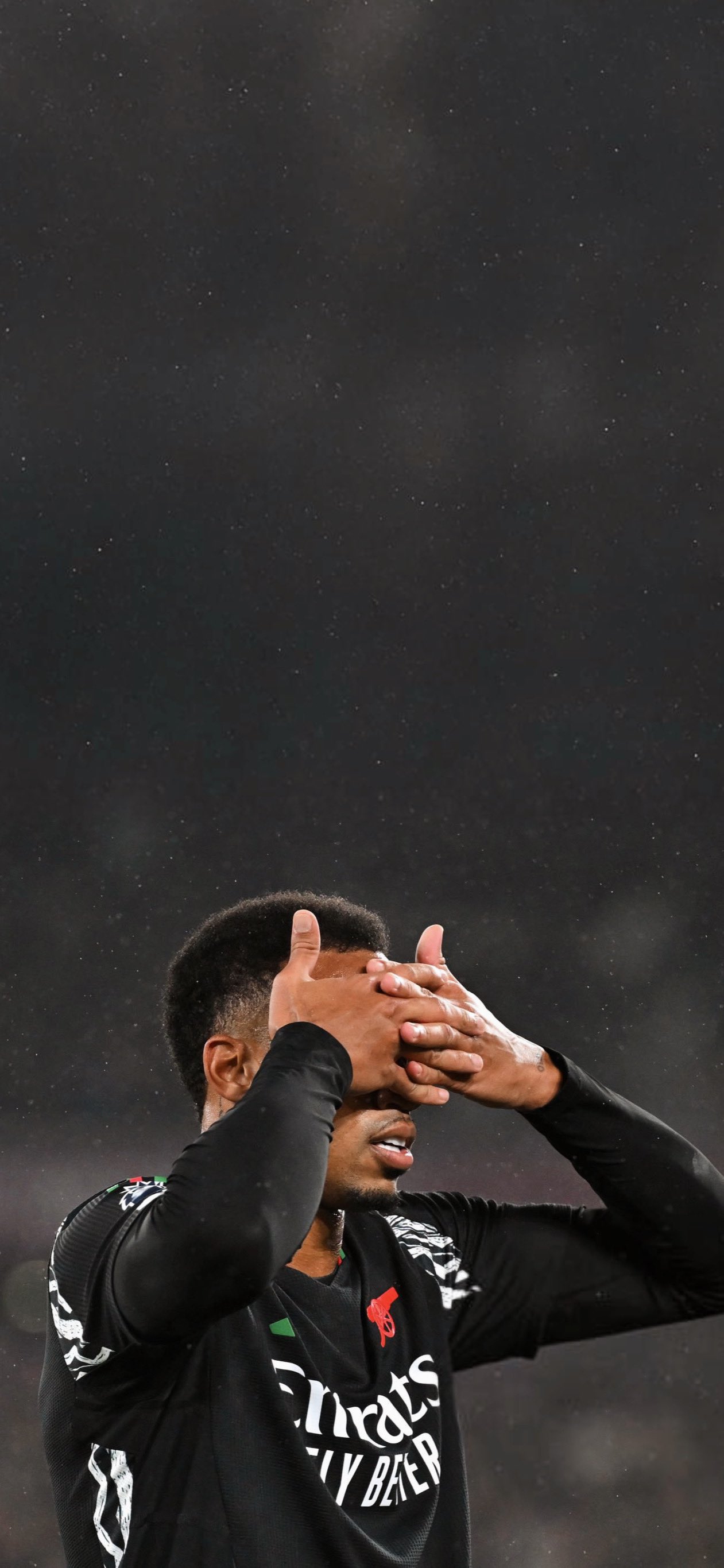 Arsenal F.C. Phone Wallpaper: Capturing the Emotion of Soccer