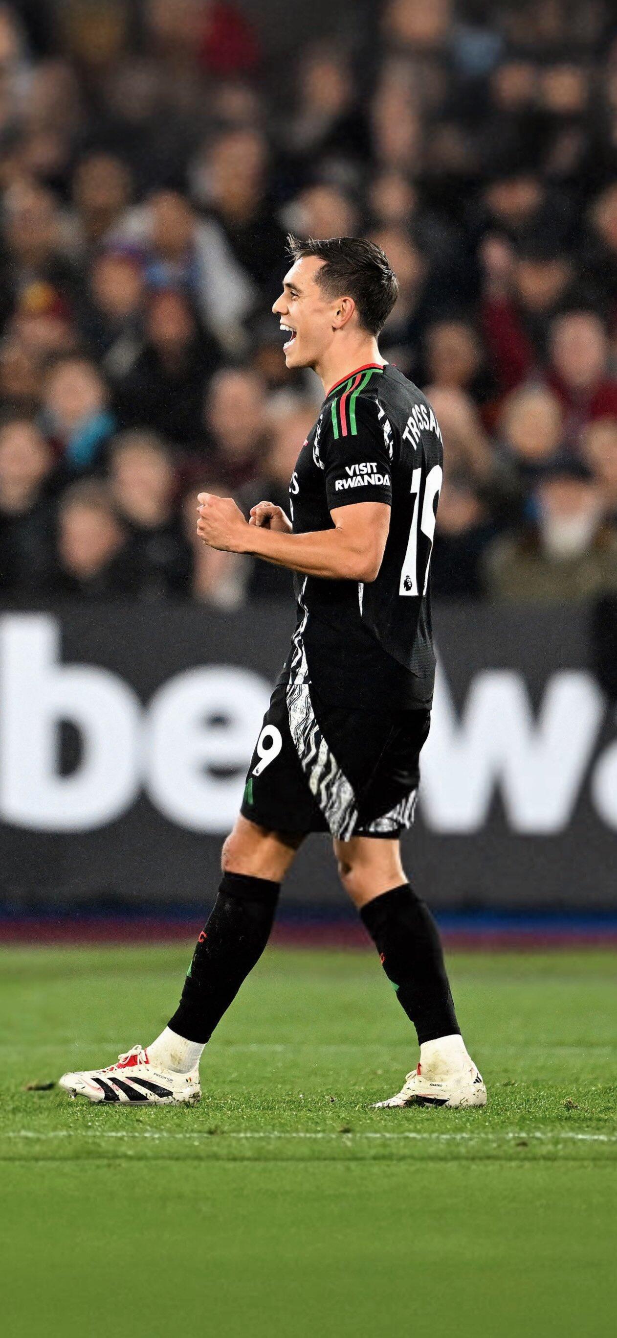 Leandro Trossard - Desktop Wallpapers, Phone Wallpaper, PFP, Gifs, and ...