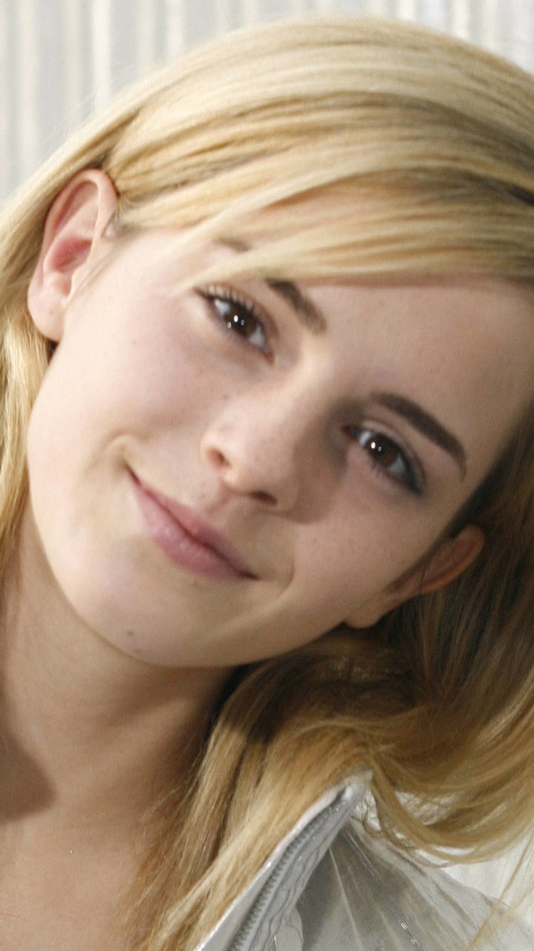 Download Celebrity Emma Watson Phone Wallpaper