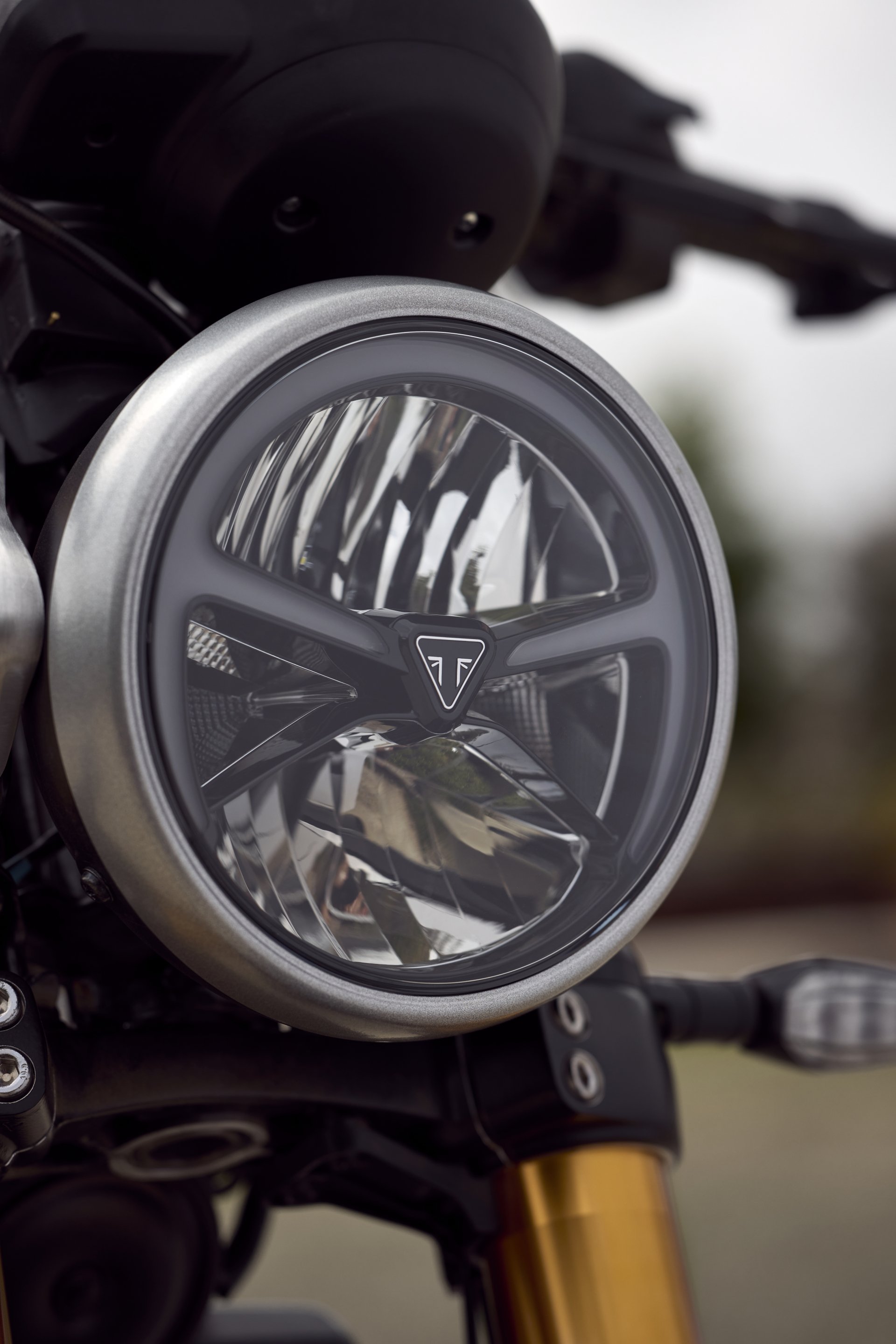 Triumph Speed 400 Phone Wallpapers